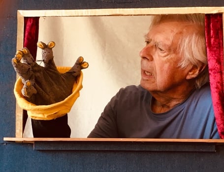 Glove puppet variety show comes to Totnes Library | totnes-today.co.uk